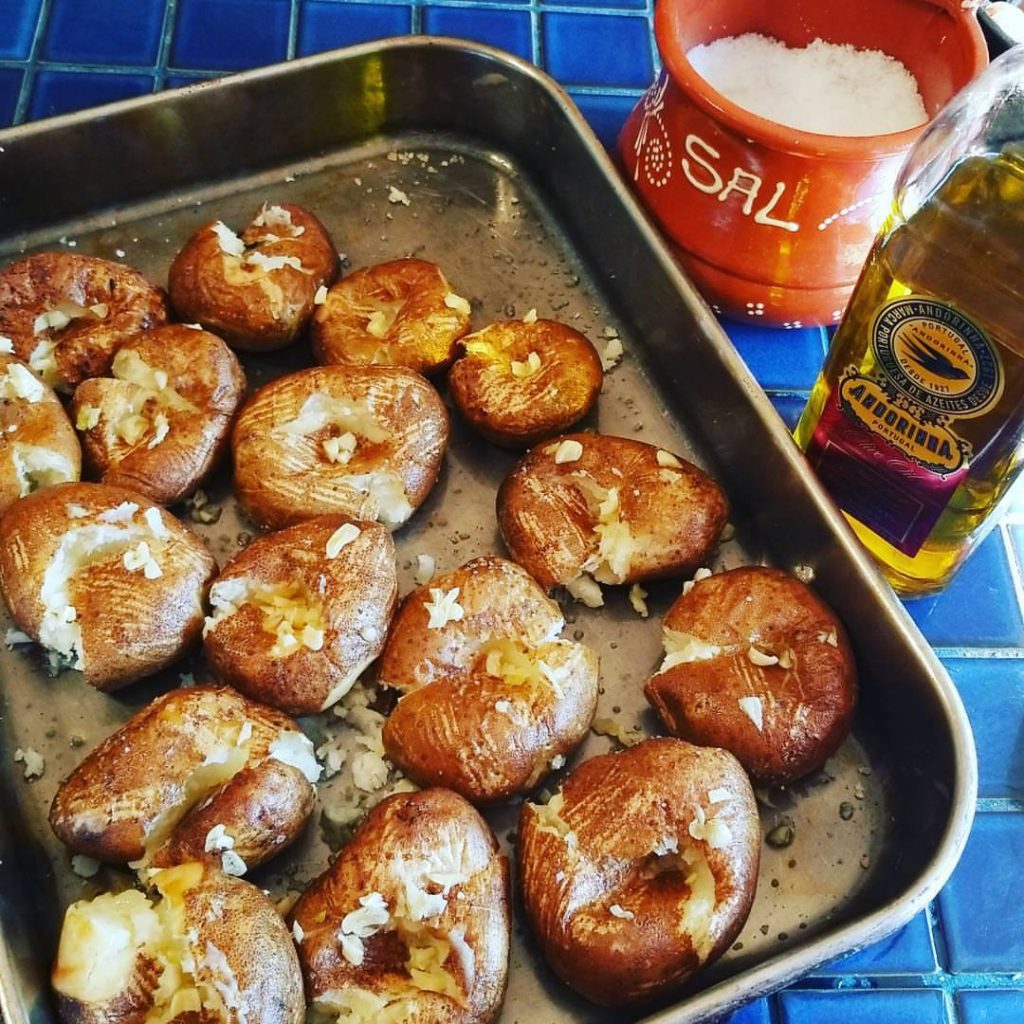 Batatas a Murro – Portuguese Garlicky “Punched Potatoes” – Tia Maria's Blog