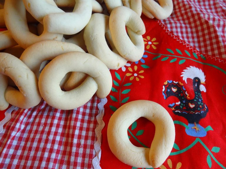 Biscoitos – Portuguese Tea Biscuits – Tia Maria's Blog